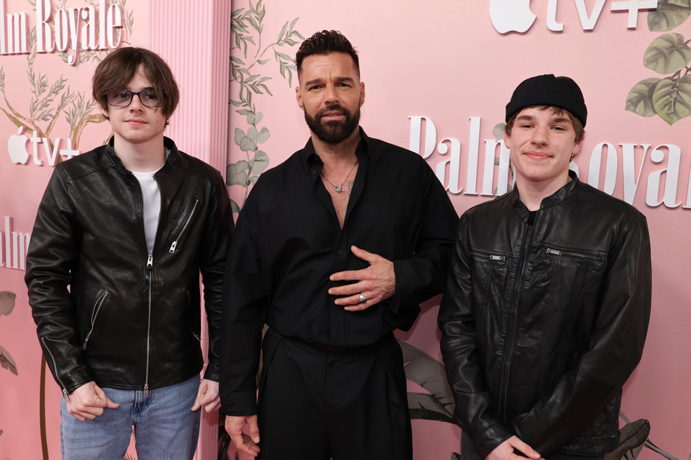 Ricky Martin faz aparição rara com os filhos de 15 anos em première de ...