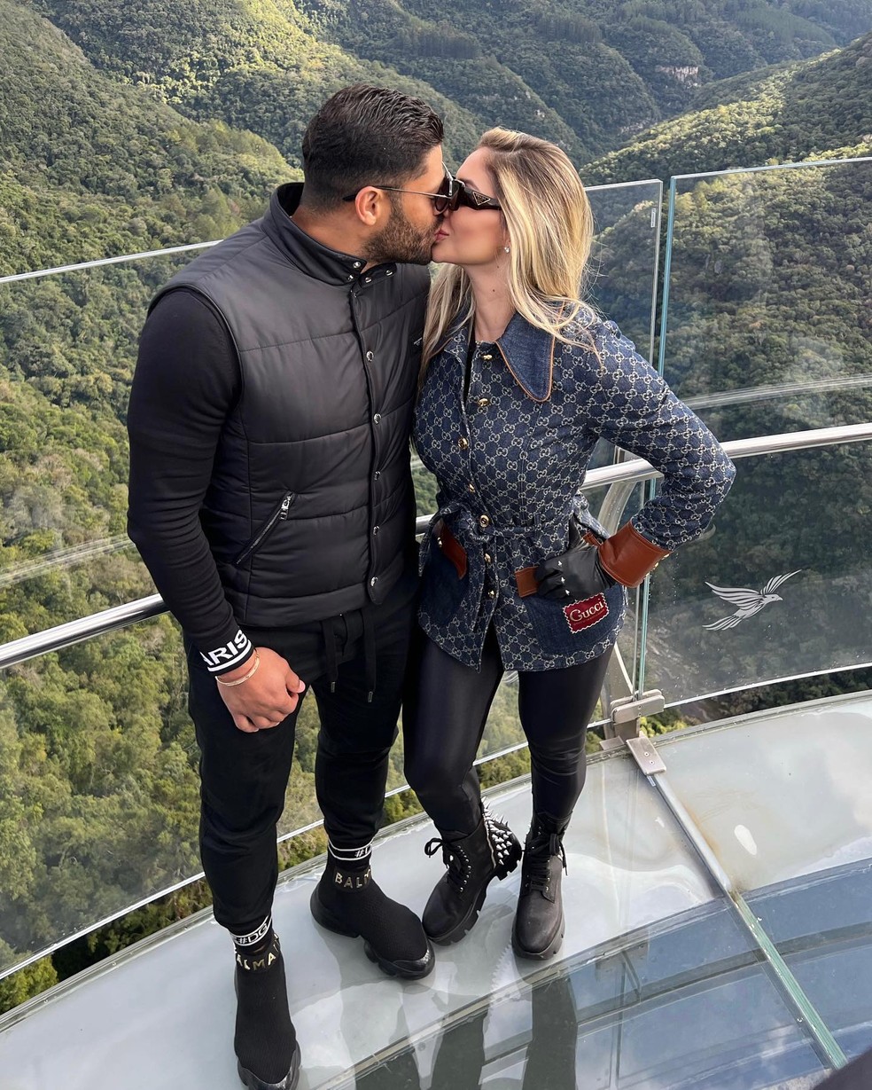 Hulk abre álbum romântico com Camila Ângelo: 'Minha eterna namorada'