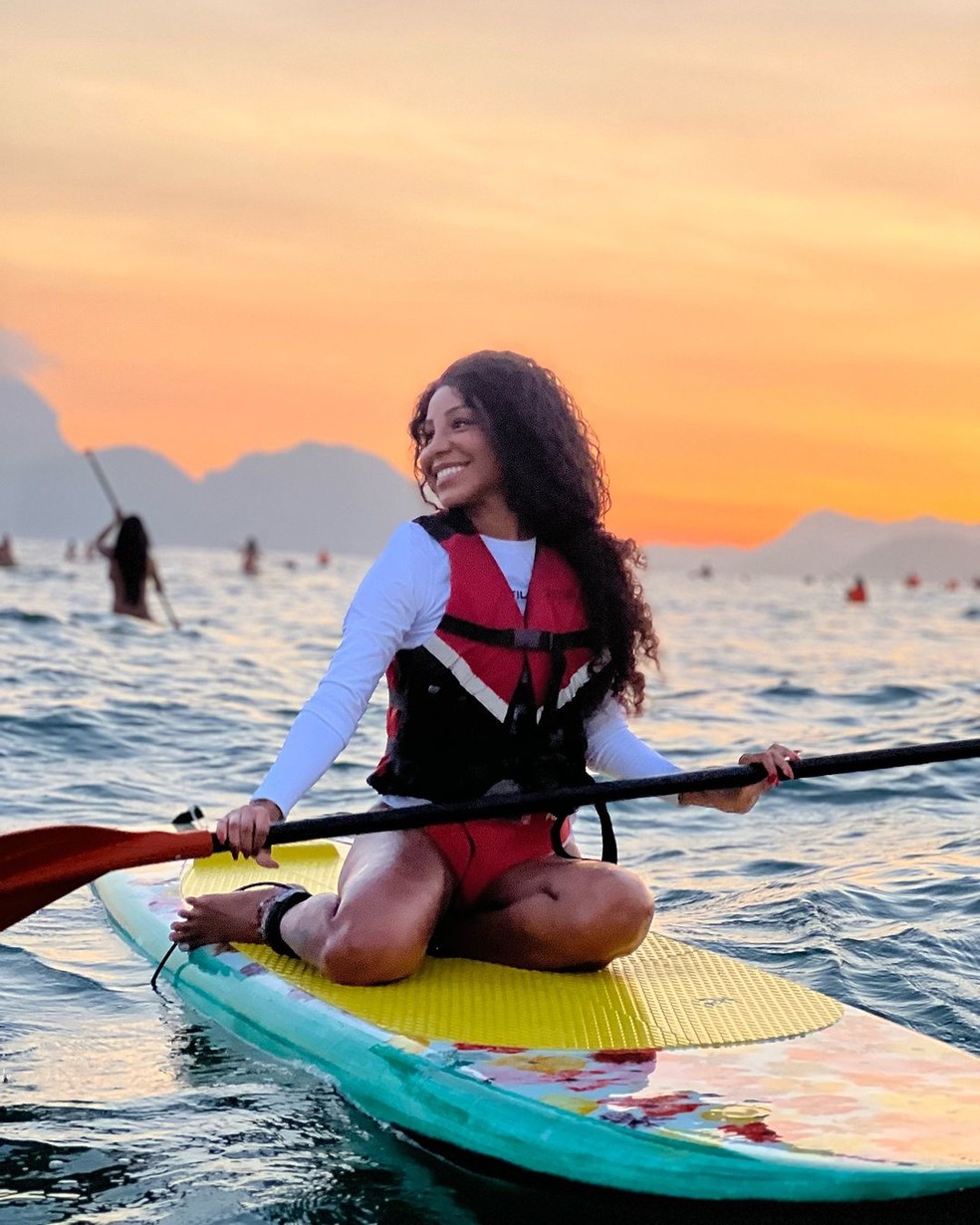 Luane Dias supera trauma e entra no mar pela 1ª vez desde que se afogou ...