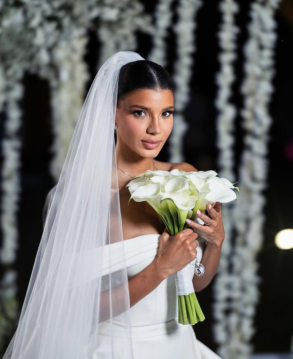 Jakelyne Oliveira mostra como era o segundo vestido em fotos inéditas ...