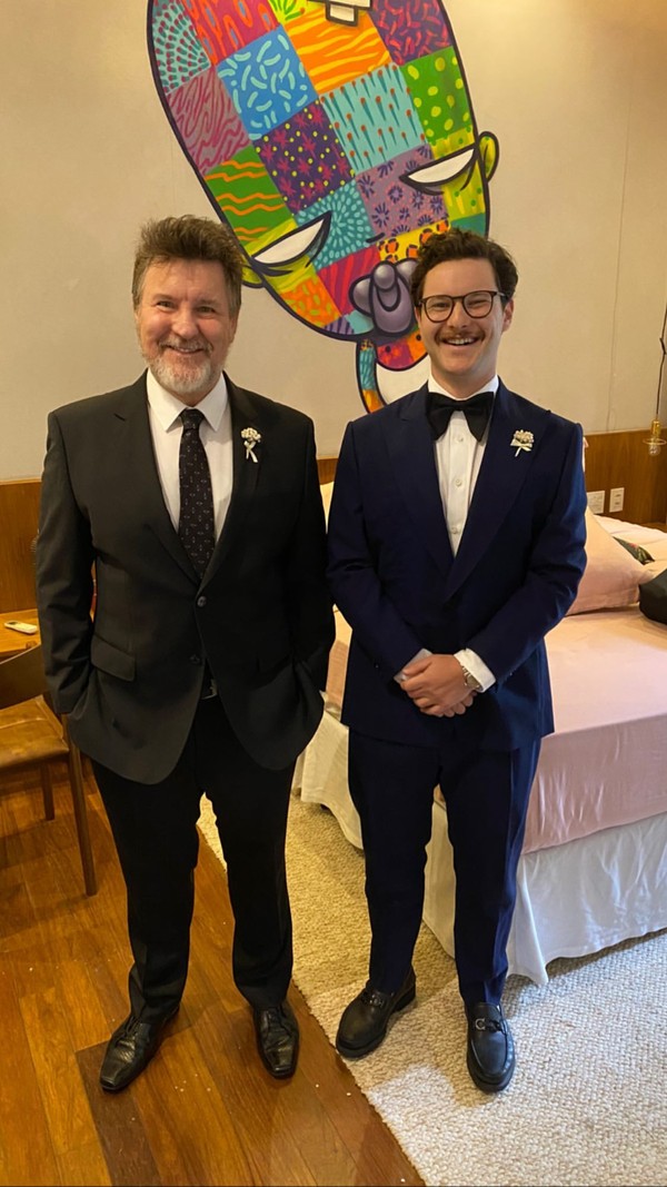Antonio Calloni vai ao casamento do único filho, Pedro Calloni