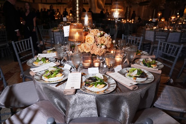 Sarah Jessica Parker, Mick Jagger e mais famosos brilham em baile de gala