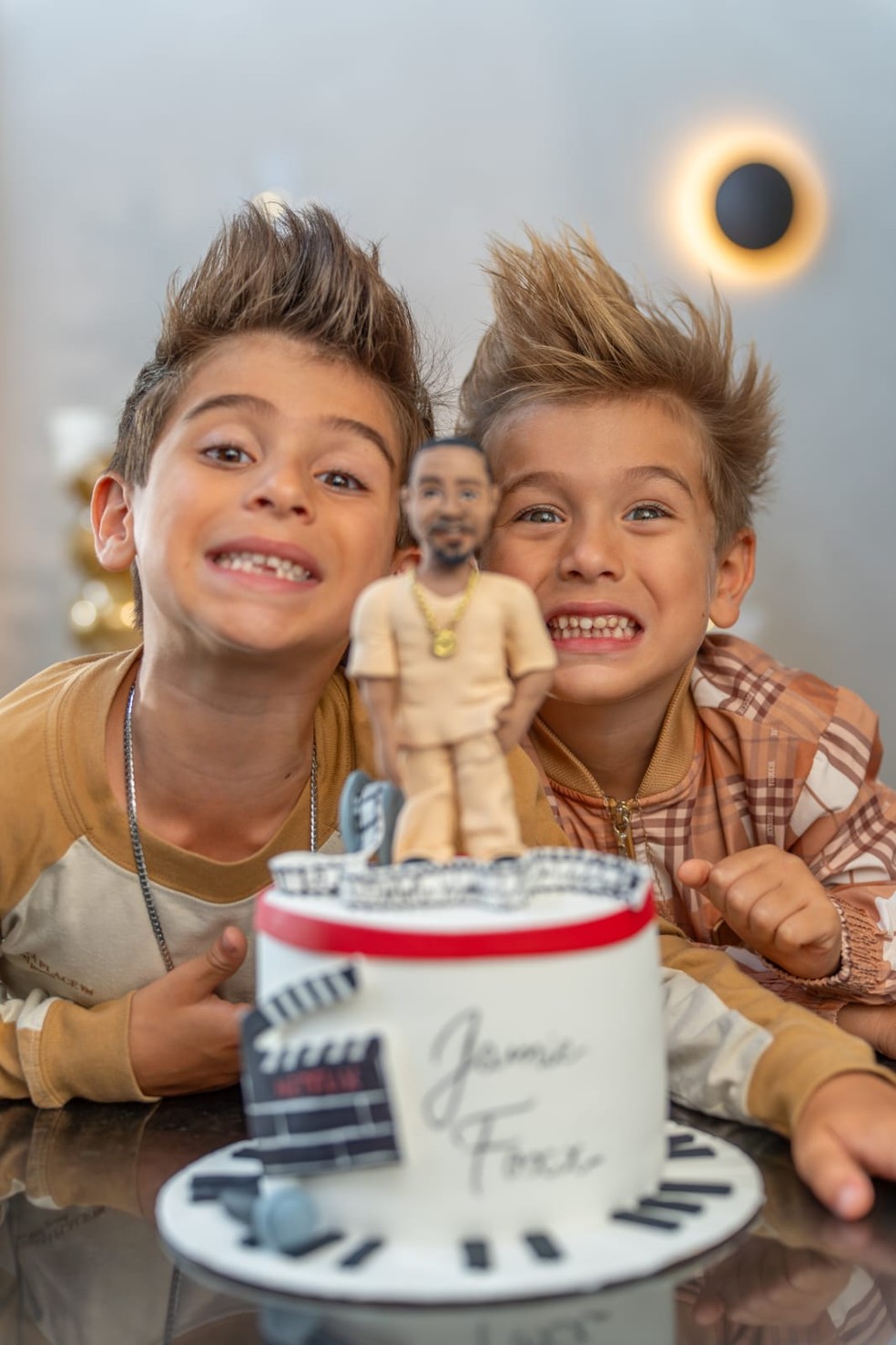 Julio Rocha celebra com filhos e esposa aniversário de Jamie Foxx com festa temática: 'Chorei ...