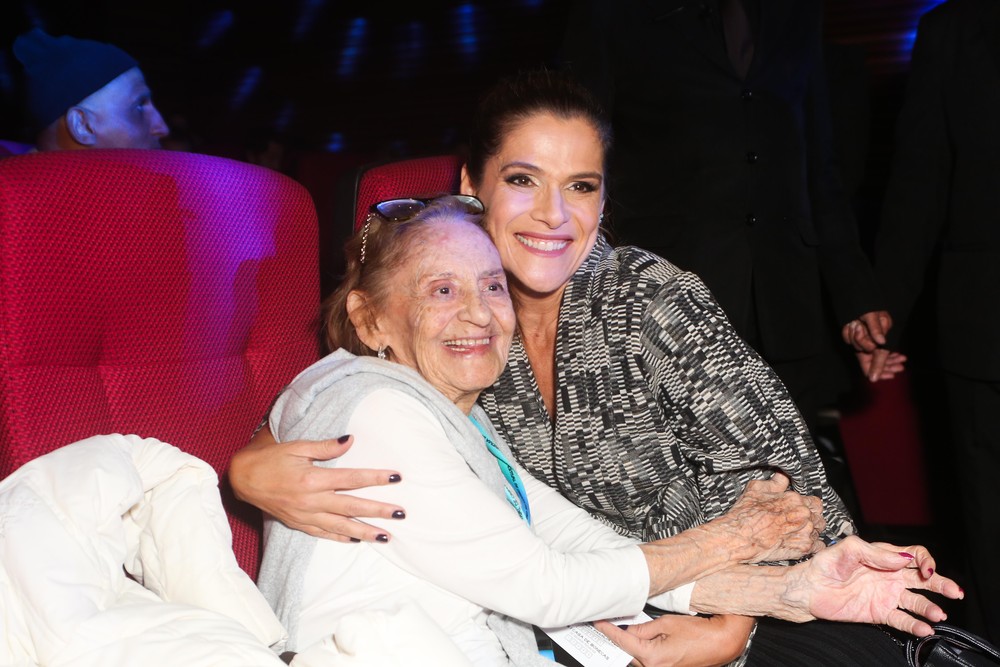 Grazi Massafera usa vestido de luxo e Reynaldo Gianecchini vai de moletom ao red carpet de ...