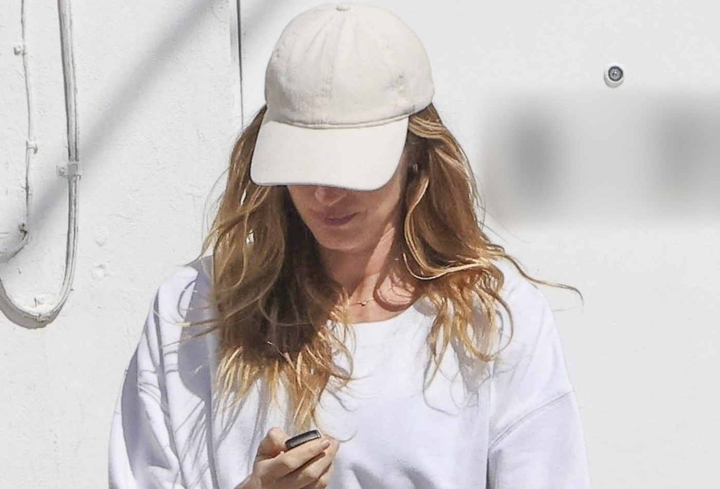 Barriguinha discreta! Gisele foi clicada dias antes de anunciar ...