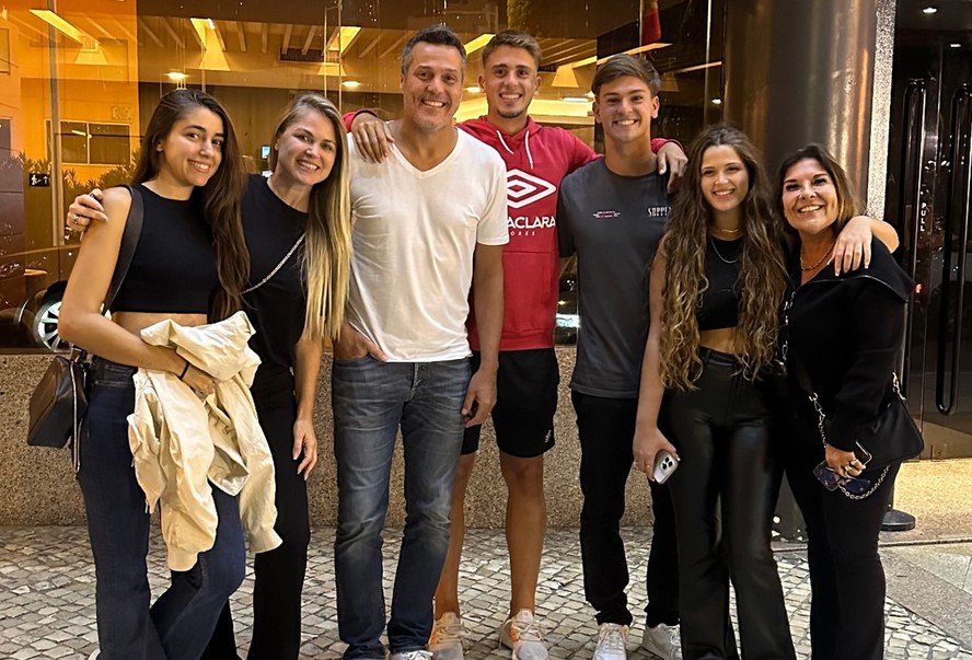 Susana Werner e Julio Cesar reúnem amigos e familiares nos 22 anos do filho