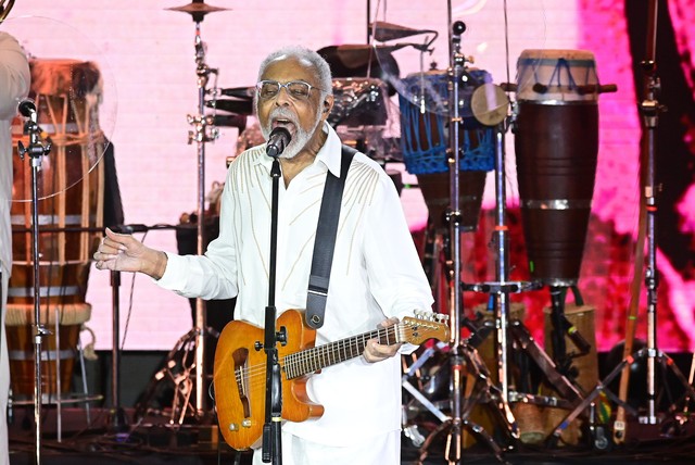 Gilberto Gil apresenta turnê Tempo Rei em navio; assista aos vídeos