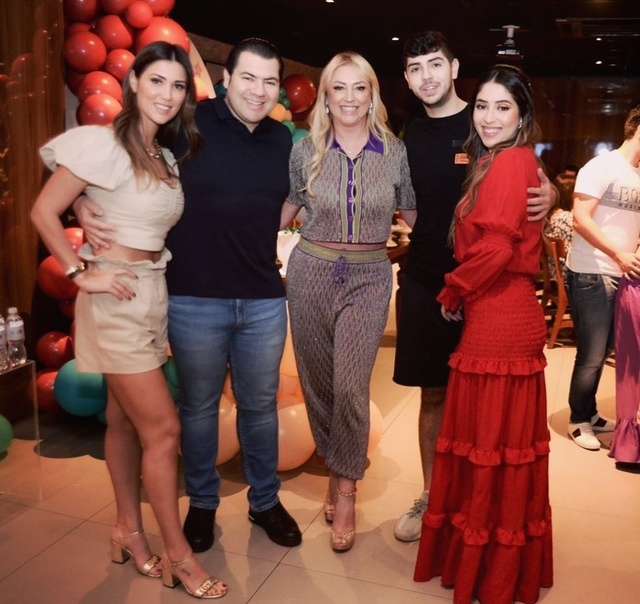 Patrícia Abravanel posa com a segunda Patrícia Abravanel da família ...