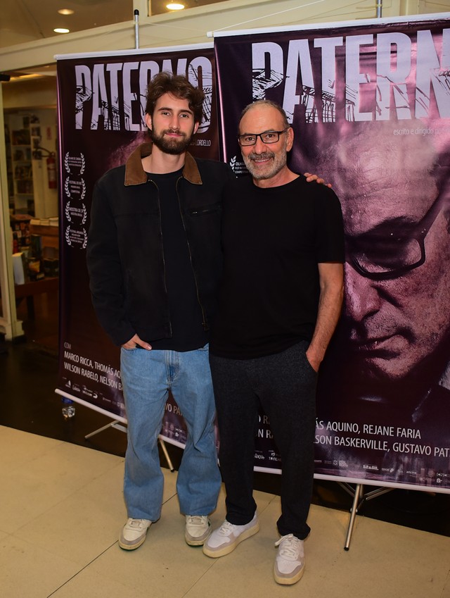 Marco Ricca posa com Felipe Ricca, seu filho com Adriana Esteves, em ...