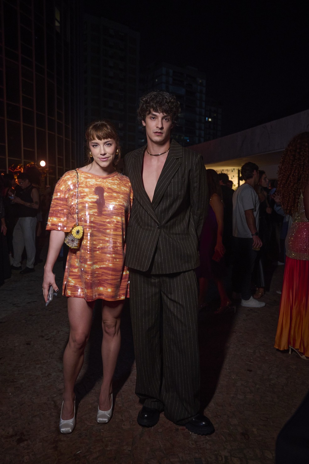 Rabanne celebra o Brasil e o funk em festa dourada no Hotel Nacional