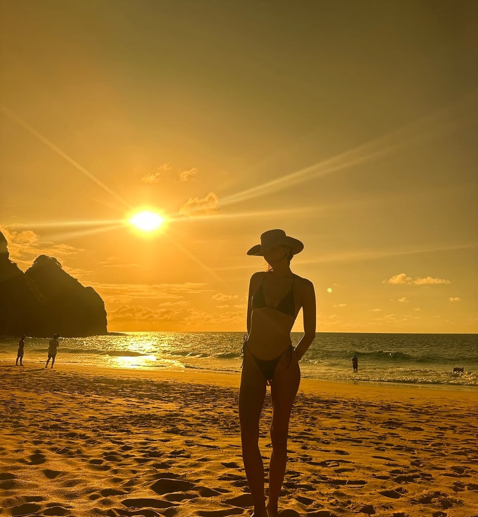 Sasha Meneghel posta de biquíni em viagem a Noronha com João Lucas; veja
