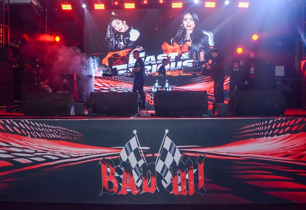 MC Mirella organiza festa com 'dark room' em São Paulo