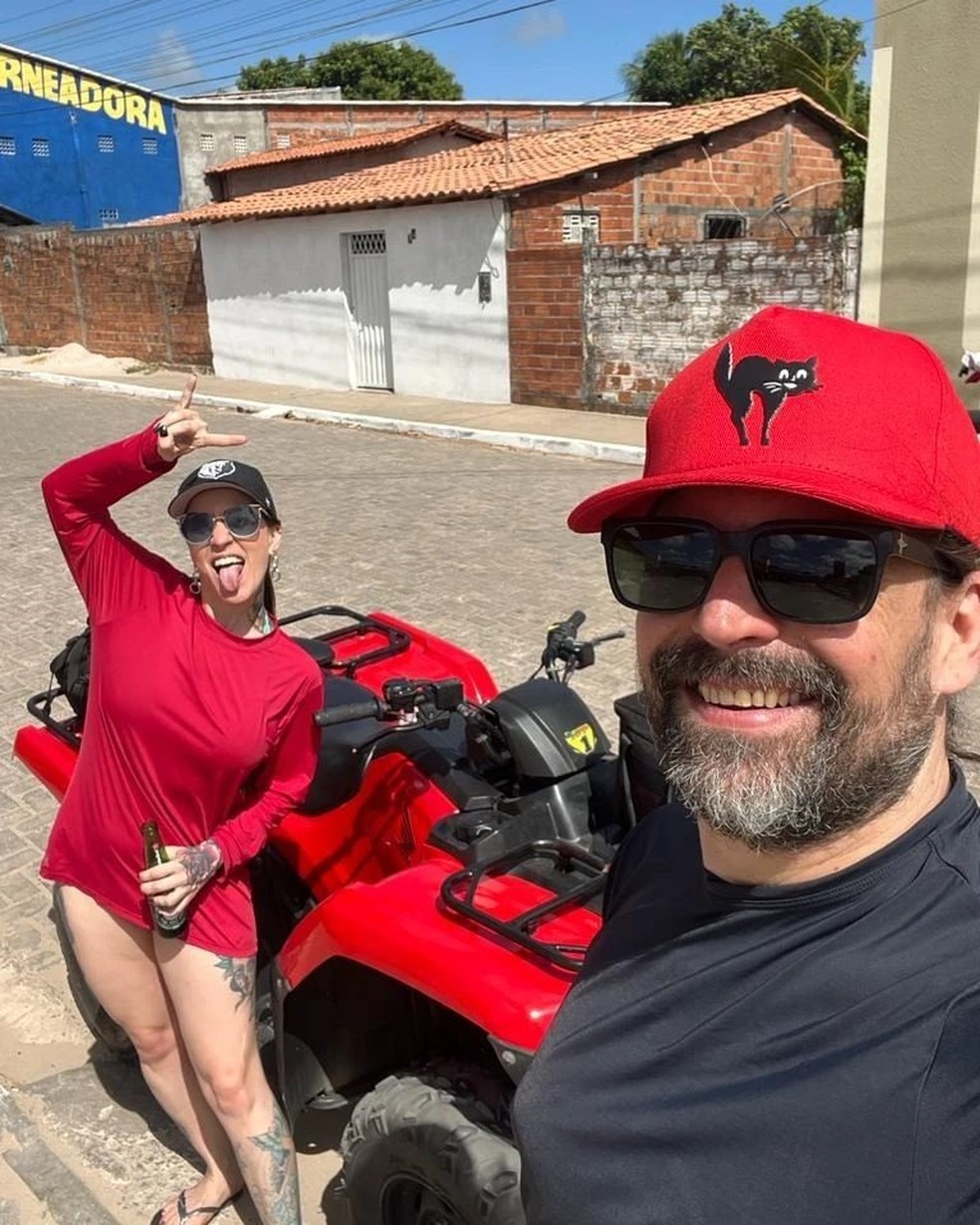 Viúvo, Andreas Kisser do Sepultura assume romance com produtora; saiba quem é