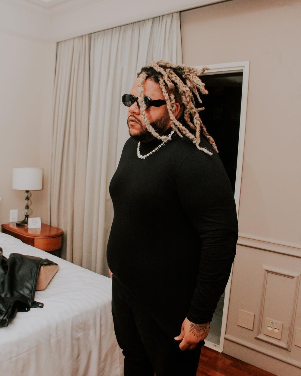 'Estrela da Casa': Califfa já compôs para Anitta e Seu Jorge e agora ...