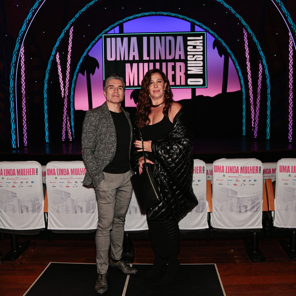 Claudia Raia e Enzo Celulari prestigiam estreia VIP de novo musical de ...