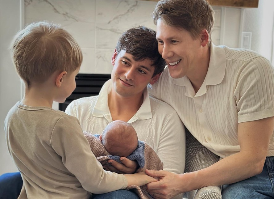 Tom Daley posta primeiras fotos com o segundo bebê, Phoenix
