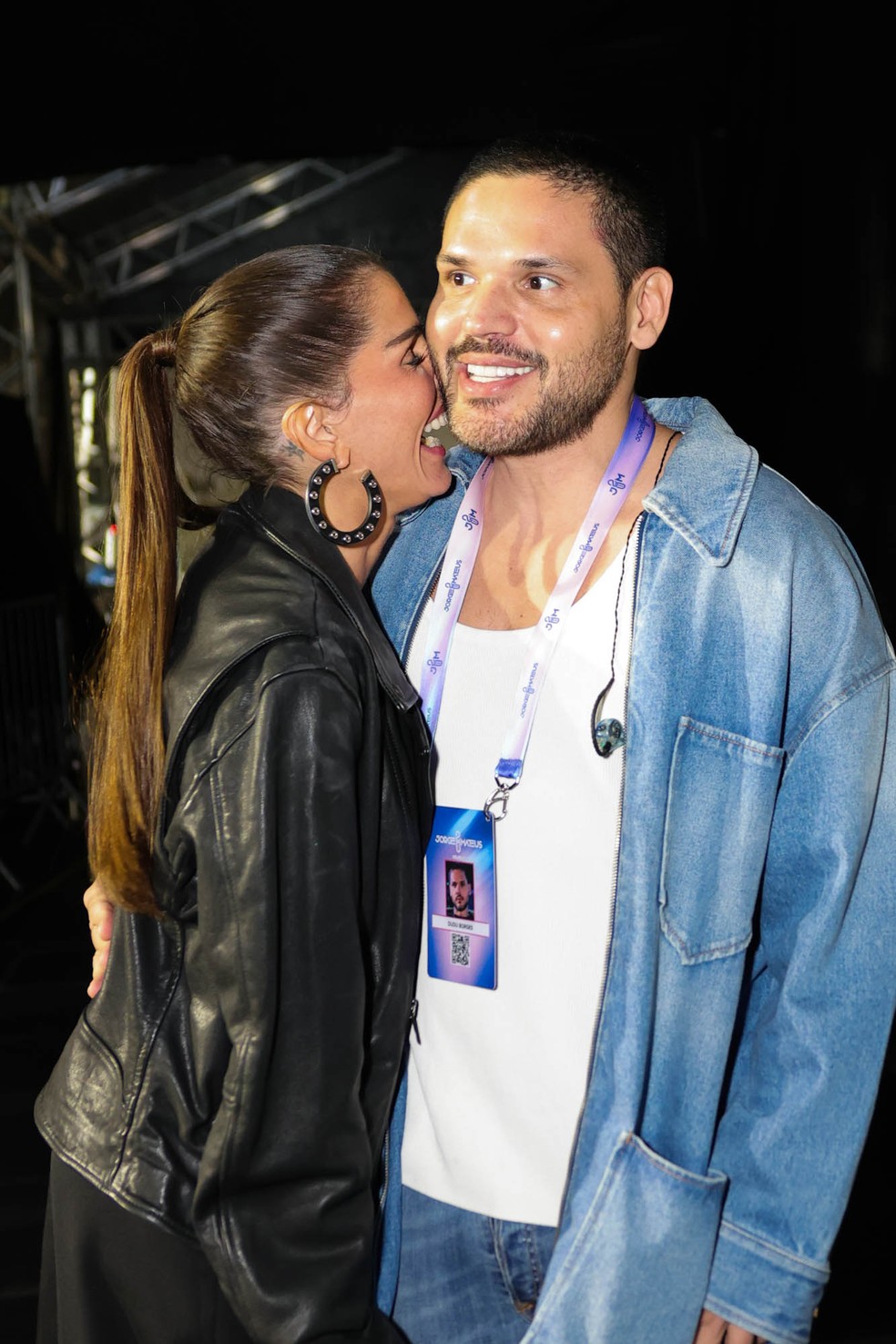 Deborah Secco faz primeira aparição com o novo namorado, Dudu Borges