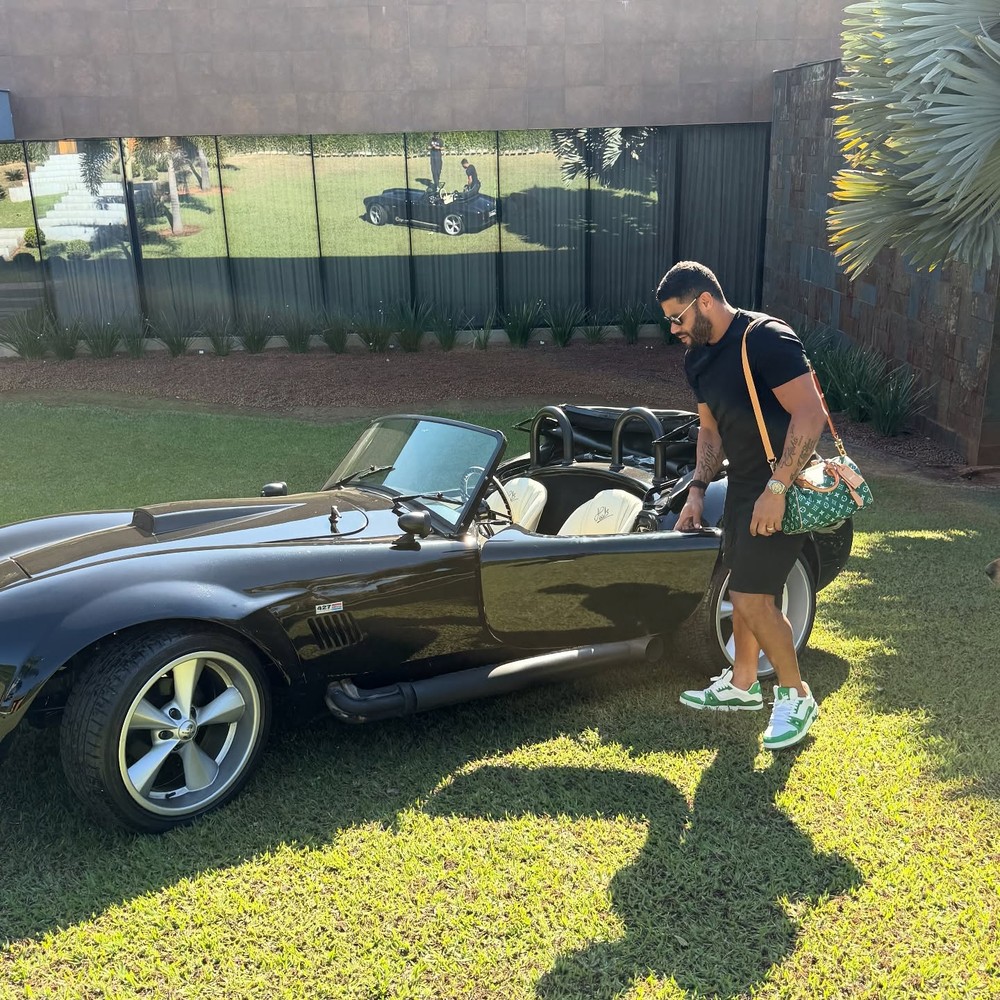 Hulk exibe seu conversível sonho de consumo de colecionadores