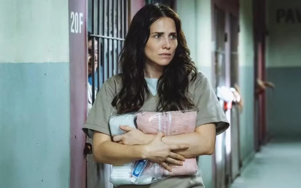 Letícia Colin faz vídeo forte após gravação em prisão real para 'Quem ...