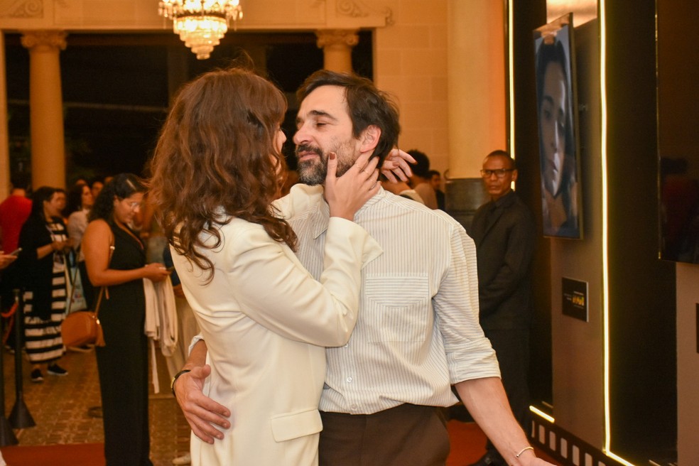 Júlio Andrade agradece esposa após receber homenagem no Cine PE: 'Se ...