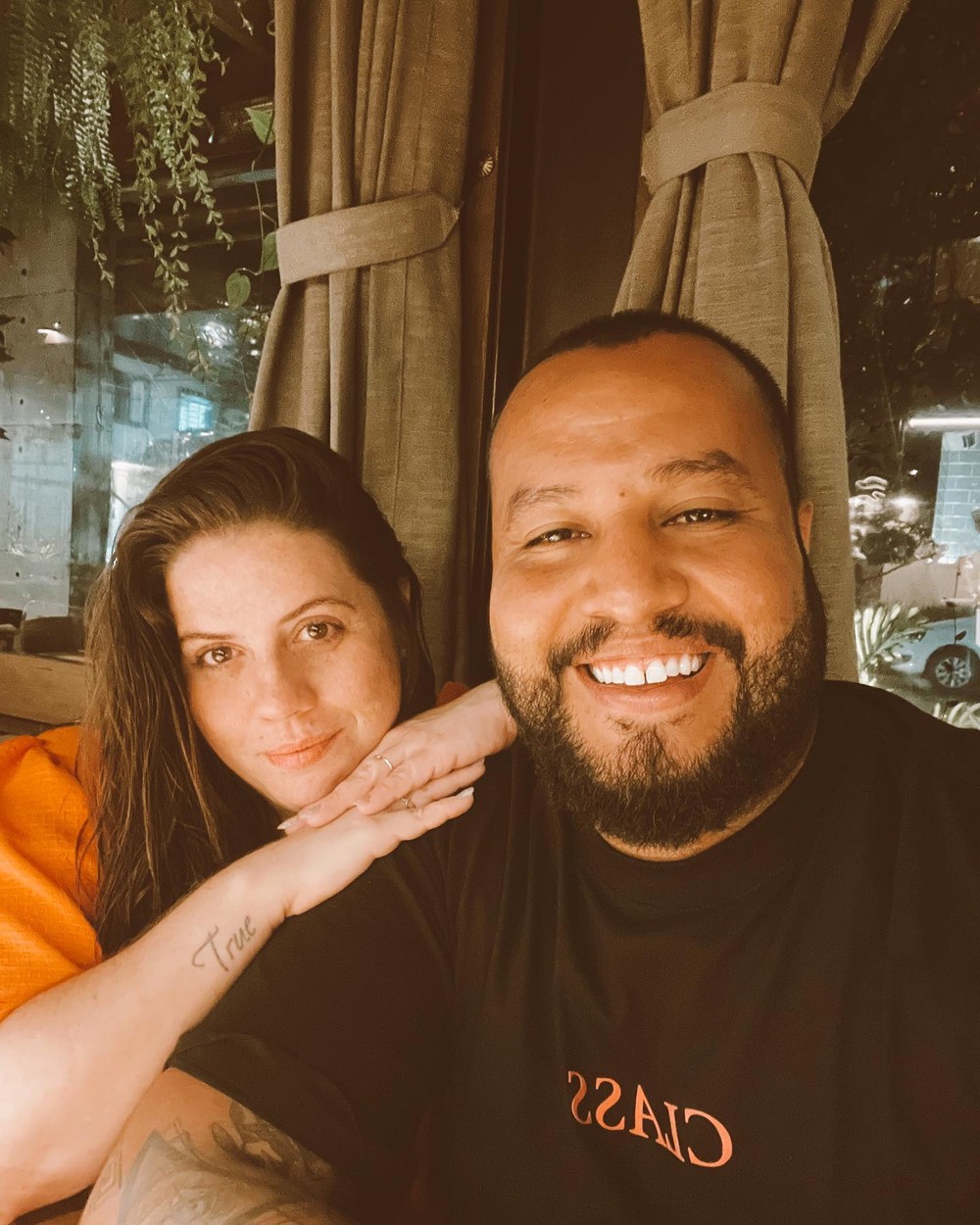 Tati Machado se choca com aumento de seguidores e namorado faz promessa; vídeos