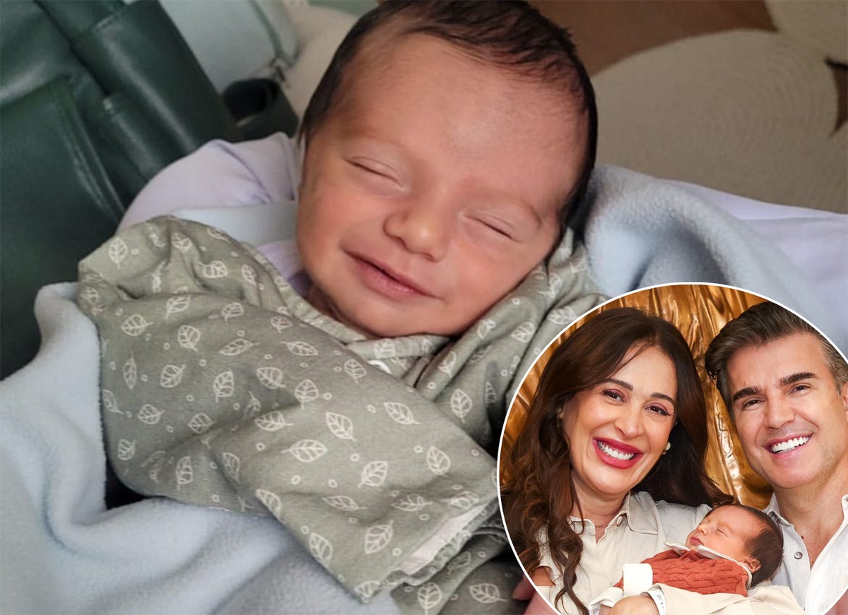 Claudia Raia encanta web com sorrisinho de Luca em novo clique