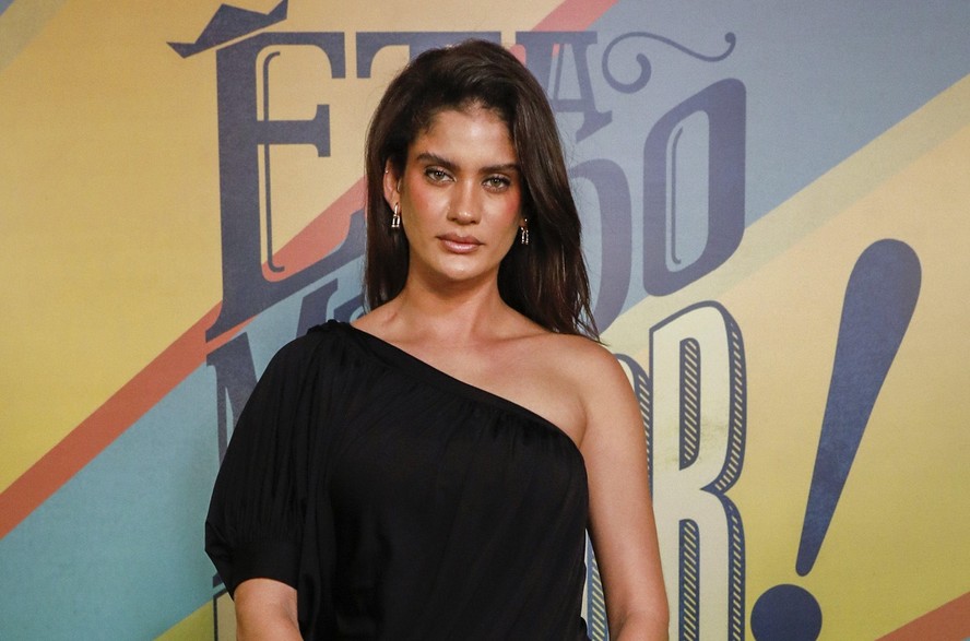 Laura Fernandez mostra como esconde tatuagens para gravar 'Êta Mundo ...