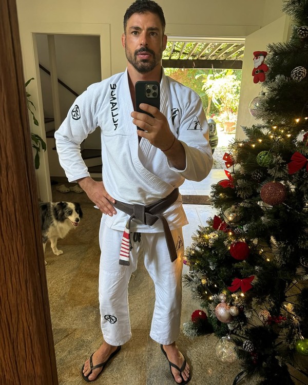 Cauã Reymond compartilha primeiro treino de jiu-jítsu do ano e arranca ...