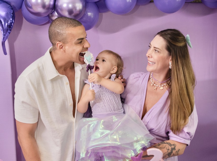 Na Bahia, Thiago Oliveira e Bruna Matuti comemoram 2 anos da filha com festa intimista