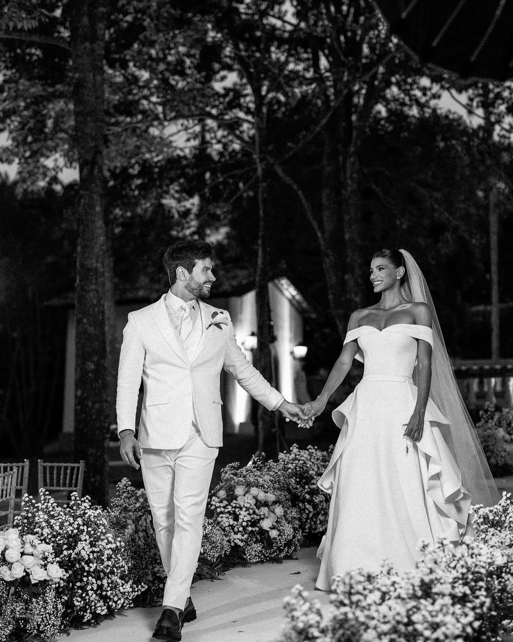 Jakelyne Oliveira mostra como era o segundo vestido em fotos inéditas ...