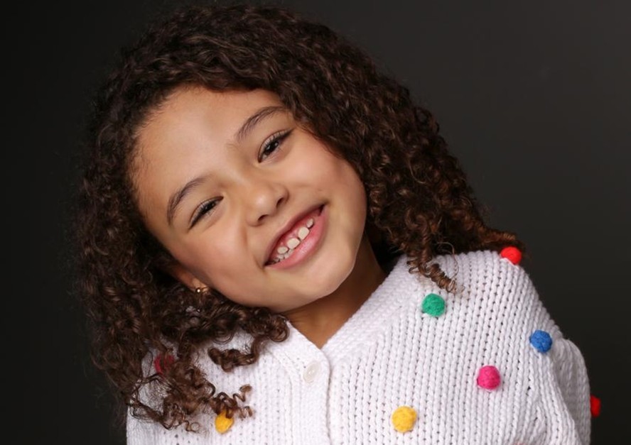 Conheça Elis Cabral, a 'furacãozinho' Sofia de 'Dona de Mim'