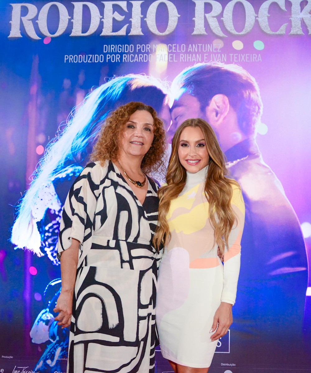 Solteira, Carla Diaz lança filme em que faz par romântico com Lucas Lucco