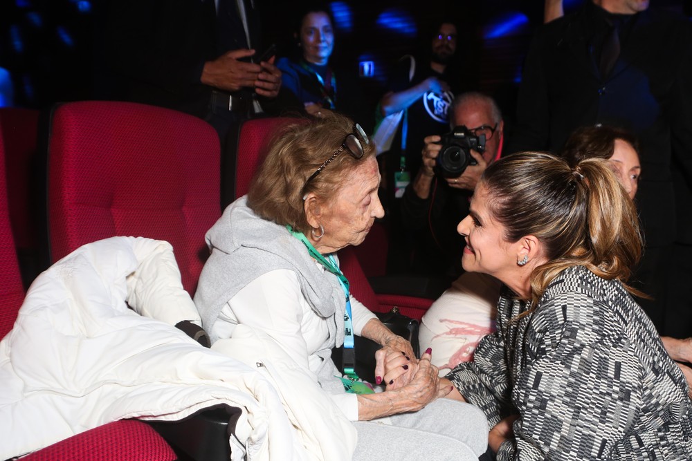 Grazi Massafera usa vestido de luxo e Reynaldo Gianecchini vai de moletom ao red carpet de ...