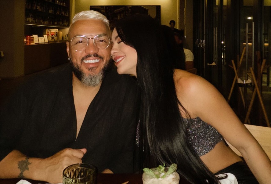 Belo celebra aniversário com a namorada, Rayane Figliuzzi, e amigos