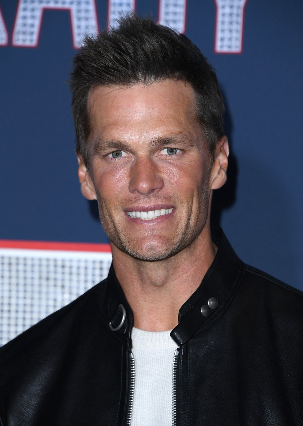 Tom Brady, ex de Gisele Bündchen, está curtindo a solteirice, diz site