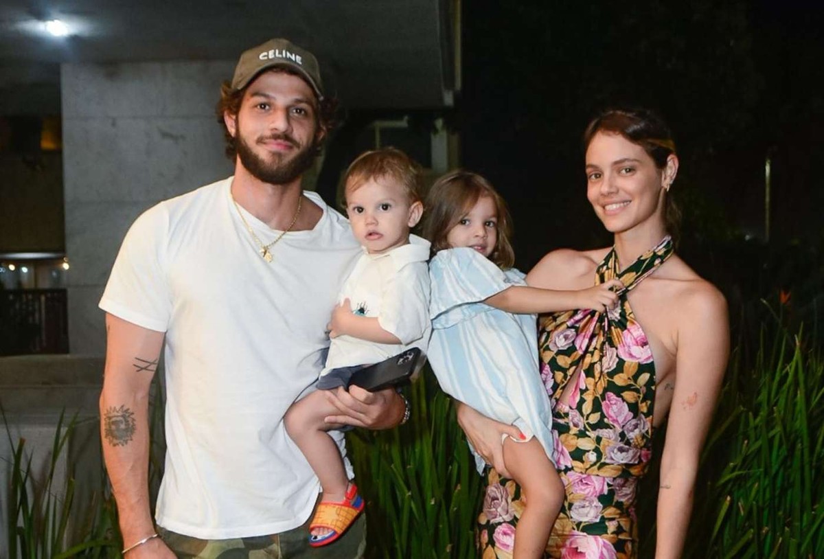 Chay Suede se prepara para estreia no teatro e celebra agenda: 'Podendo ...