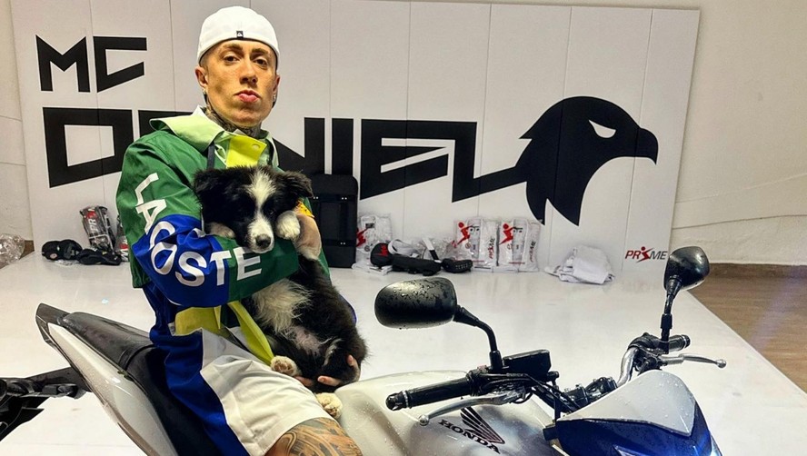 MC Daniel ganha moto de R$ 50 mil de MC Ryan