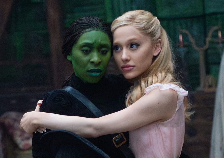 'Wicked': veja fotos oficiais de filme com Ariana Grande e Cynthia Erivo