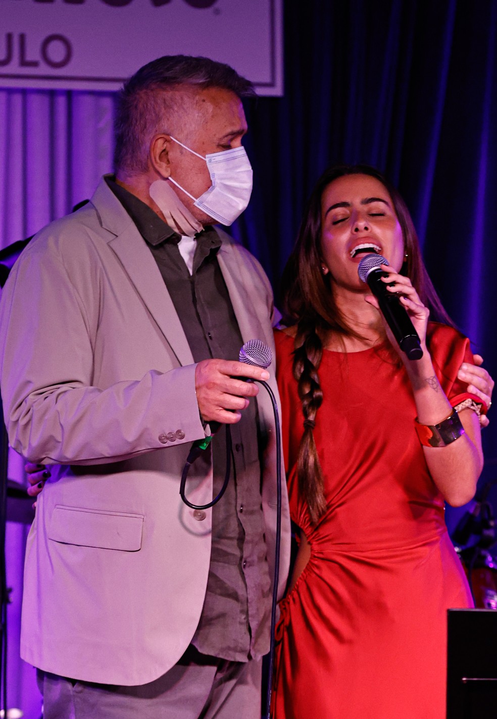 Ana Morais recebe os pais, Gloria Pires e Orlando Morais, e irmãos em show