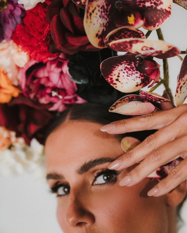 Deborah Secco finaliza o 'Carnaval da Dedé' com look de correntes e ...