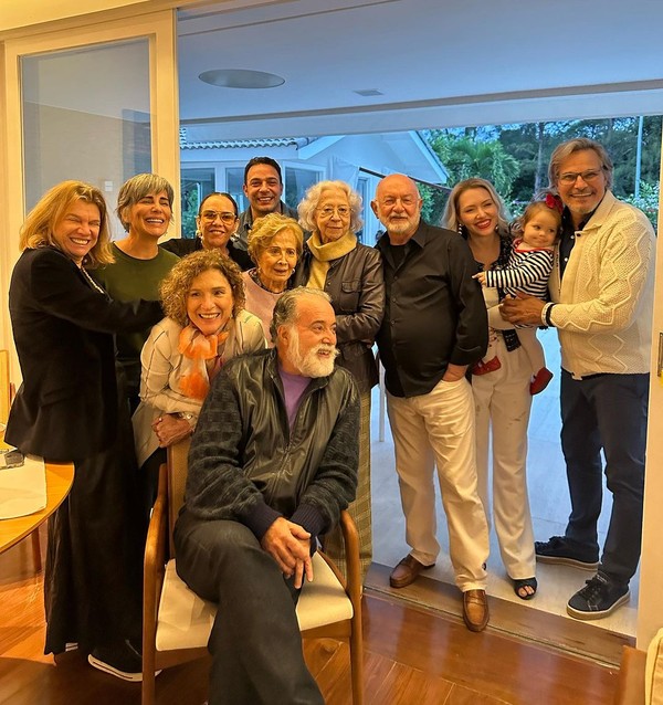 Marcelo Medici almoça com grandes atores e elogia: 'Olha o peso dessa foto'