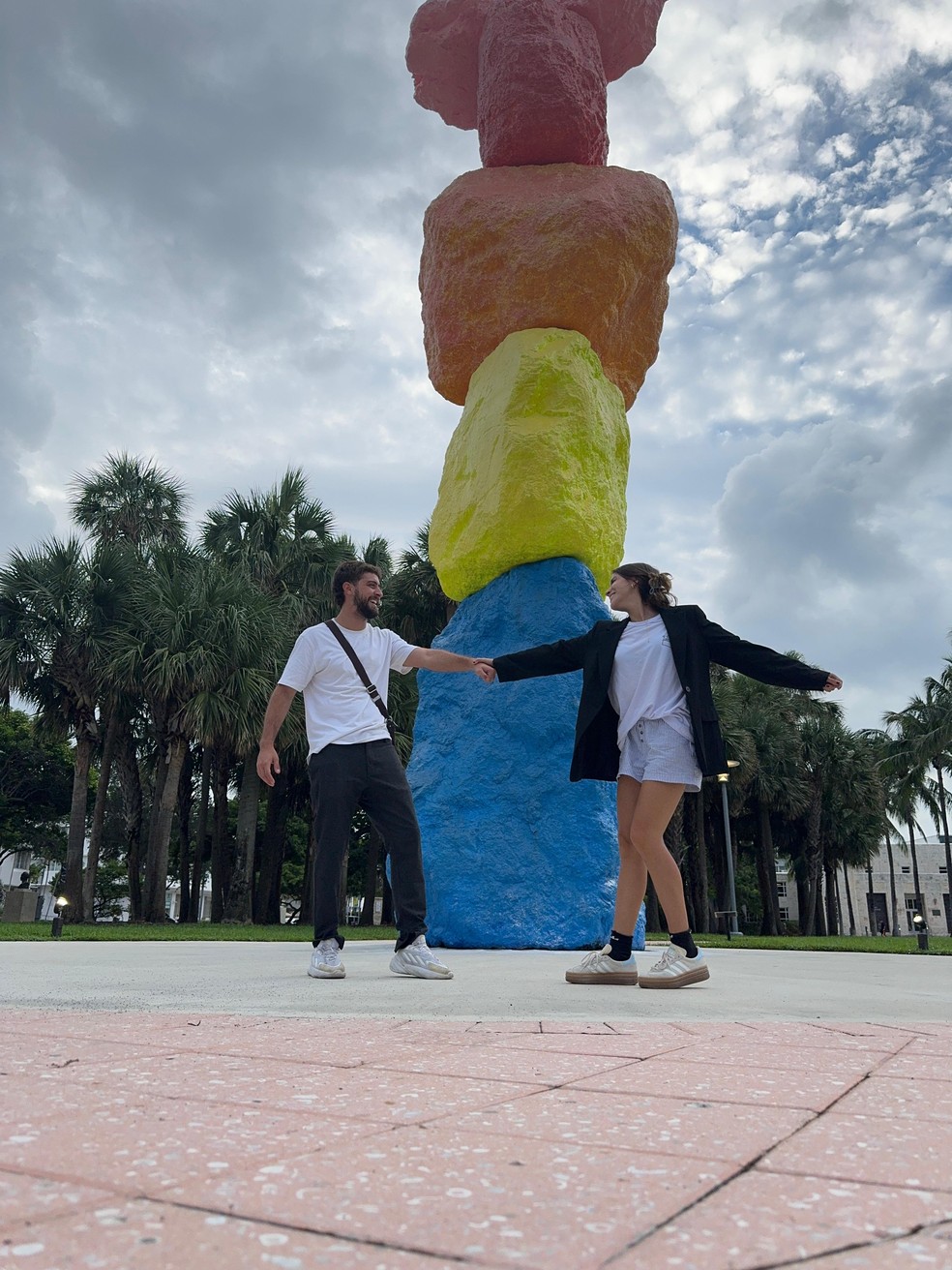 Eike Duarte faz pedido de casamento em viagem a Miami: 'Tremi muito'