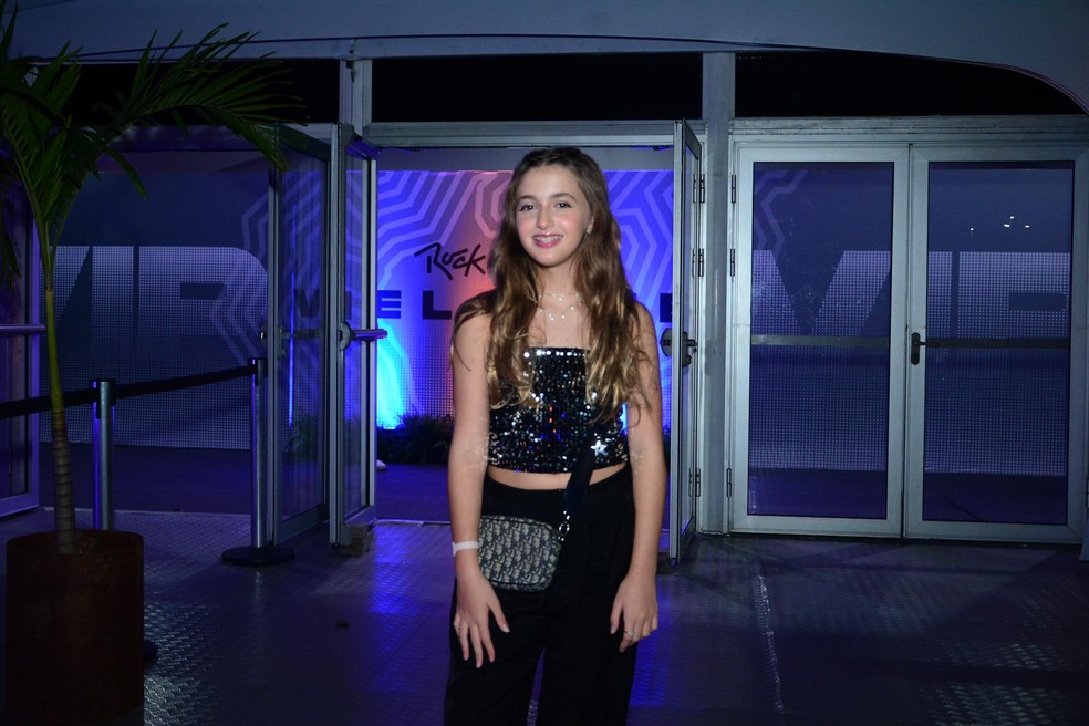 Com bolsa de mais de R$ 10,5 mil, Eva Huck curte Rock in Rio com Sofia ...