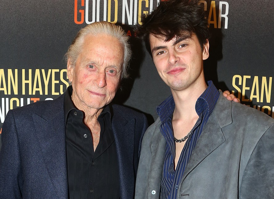 Michael Douglas faz rara aparição com o filho com Catherine Zeta-Jones ...