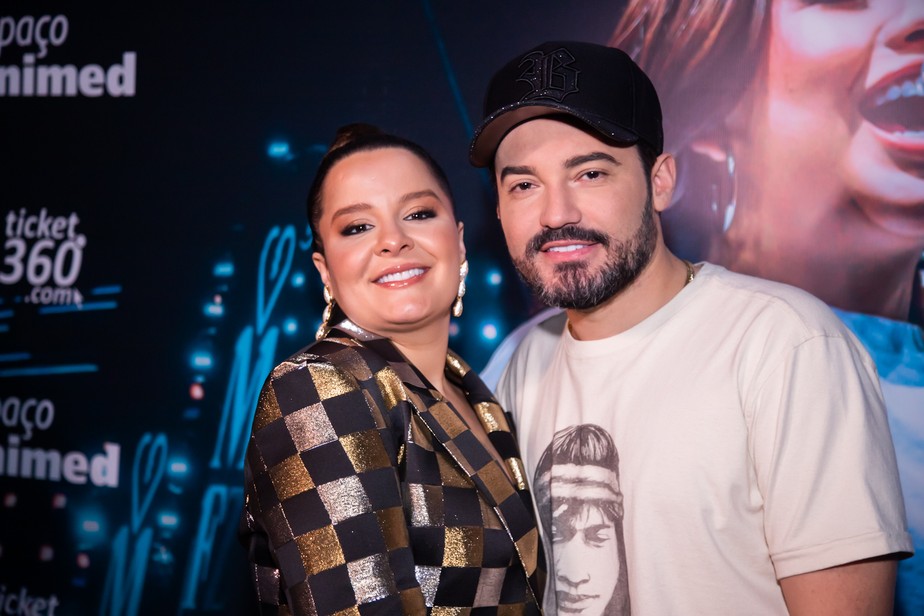 Após terminarem pela 12ª vez, Maiara e Fernando são vistos em shopping