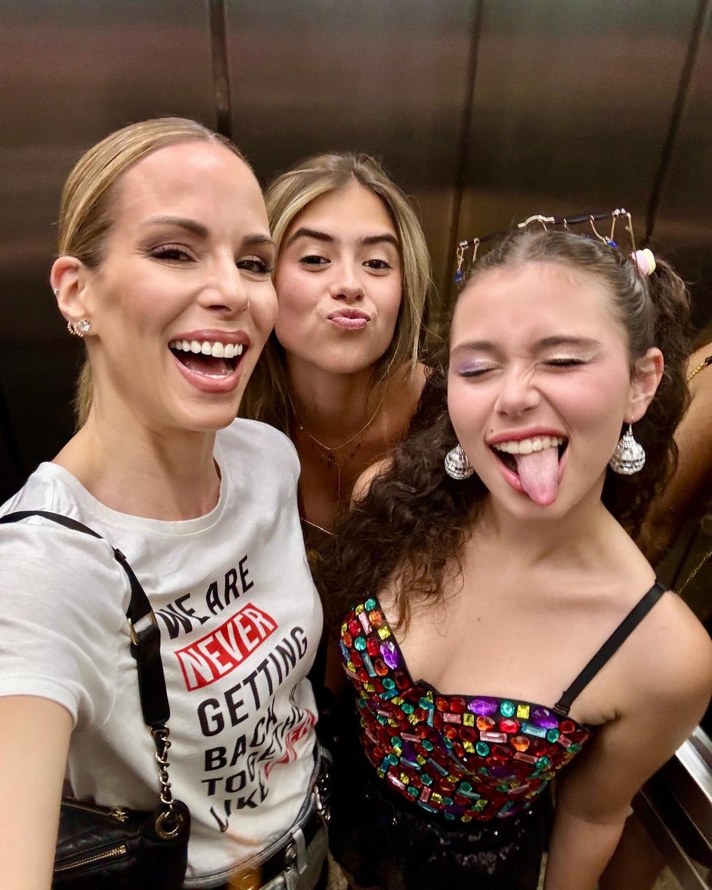 Após adiamento, famosos vão a show de Taylor Swift no Rio de Janeiro