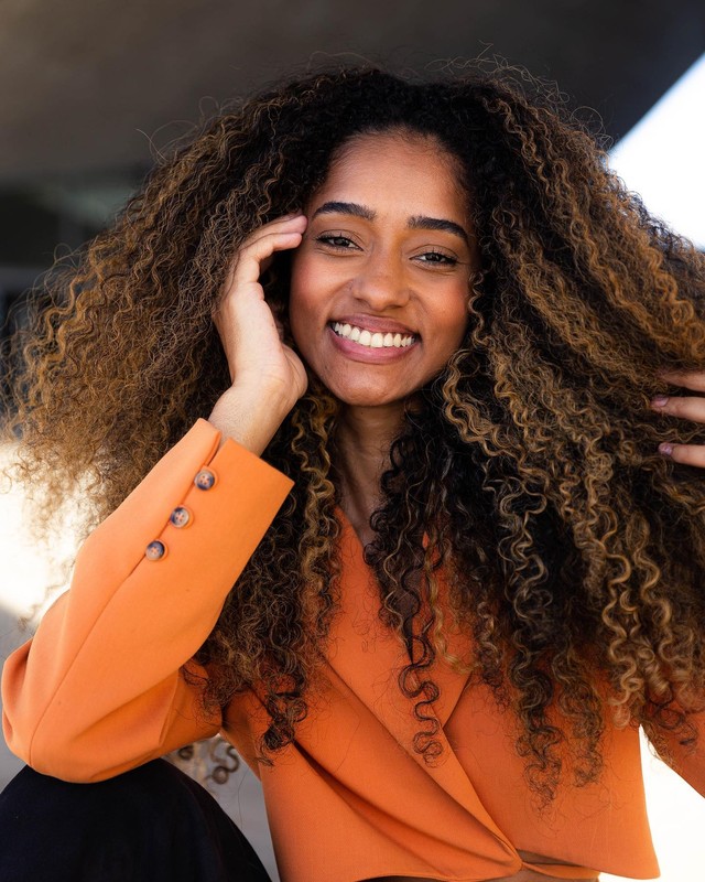 Larissa Manoela lamenta morte de Ísis Freitas, atriz de 22 anos