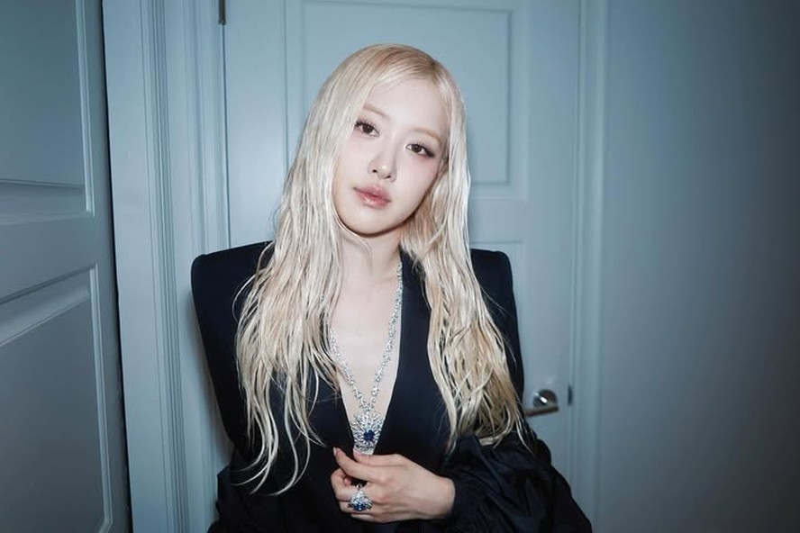 Rosé, do BLACKPINK, faz história ao se tornar a primeira artista solo ...
