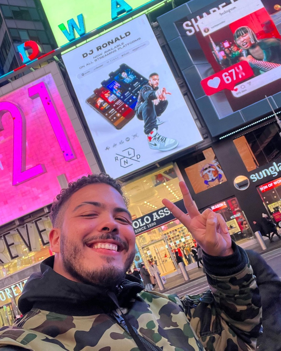 Ronald mostra telão com sua imagem na Times Square: 'MEU trabalho e o ...