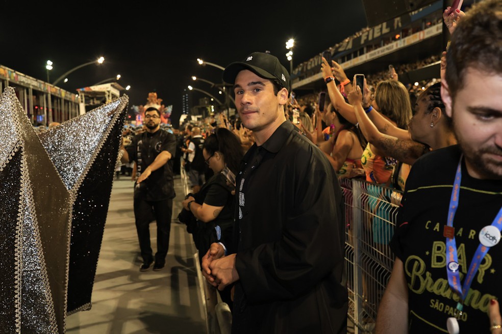 Nicolas Prattes confirma romance com Sabrina Sato: 'É o amor'